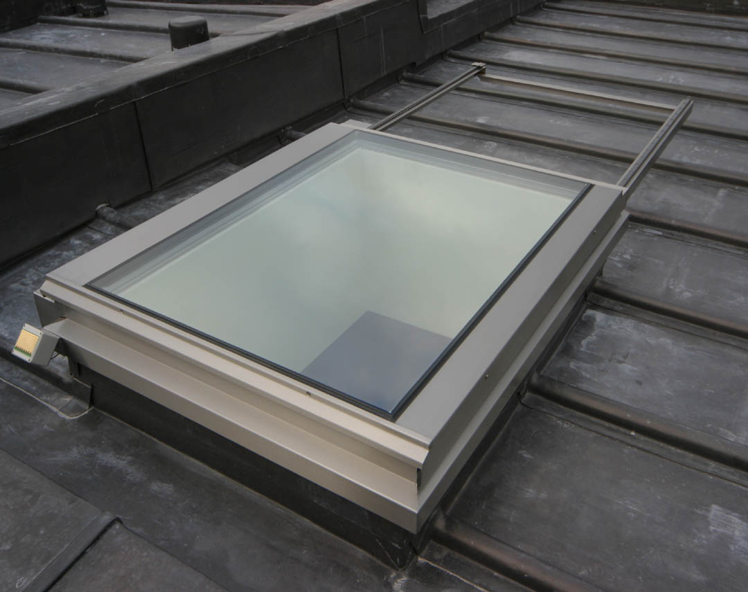 automated sliding skylight - meia - Moving Elements In Architecture