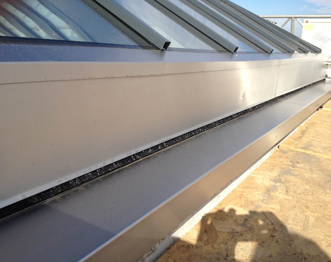 retractable pitched roof over pool - meia - Moving Elements in Architecture