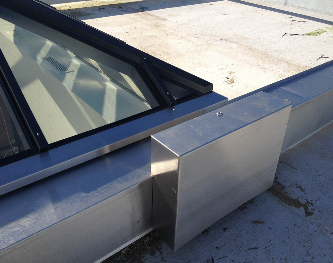 retractable pitched roof over pool - meia - Moving Elements in Architecture